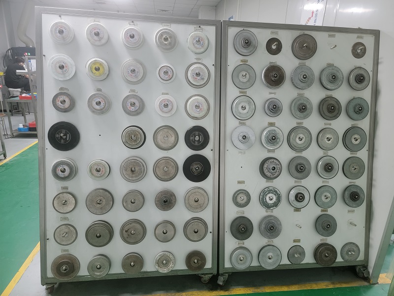 Ceramic precision grinding workshop